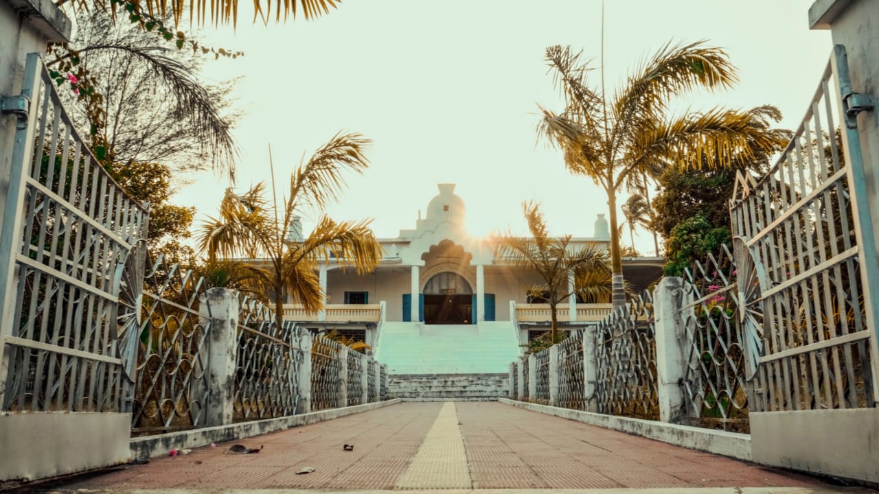 Dhauli Shanti Stupa (Bhubaneswar) - 6 Points To Know About