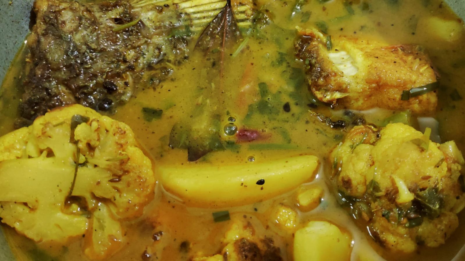Aloo-Fulkopi Diye Rui Macher Jhol | Bengali Fish Curry Recipe - Swarnab ... Aloo-Fulkopi Diye Rui Macher Jhol | Bengali Fish Curry Recipe - Swarnab ...