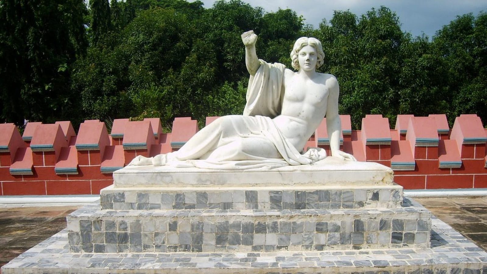 Hazarduari Palace (Murshidabad) - Timings, Ticket Price, History