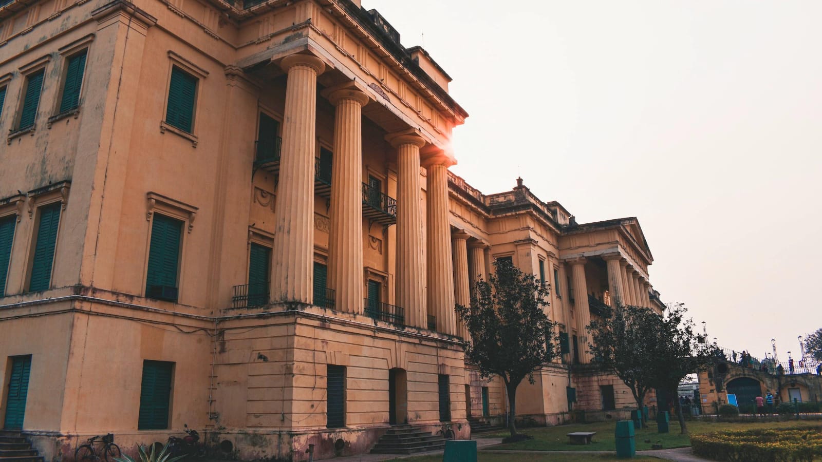 Hazarduari Palace (Murshidabad) - Timings, Ticket Price, History